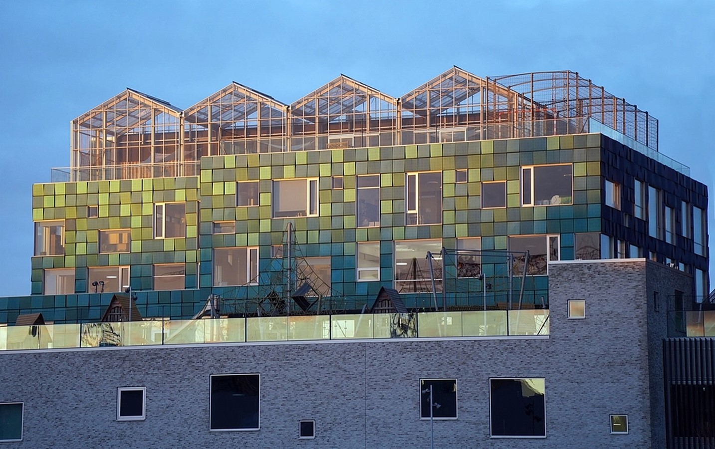Integrating Solar Facades in Copenhagen School - Nomad Architecture
