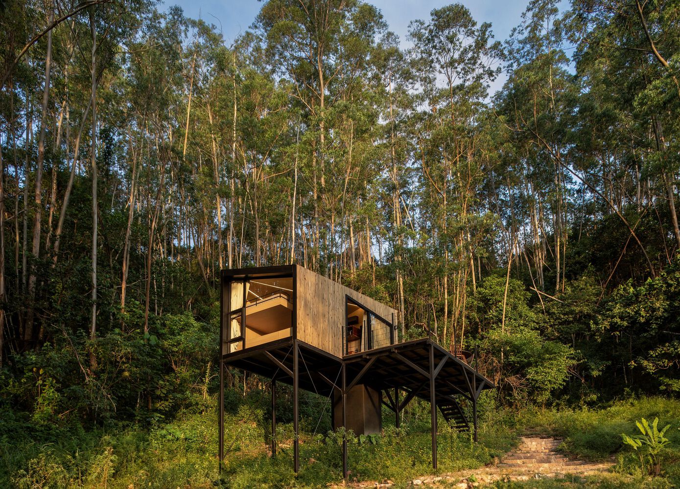 Nestled in Nature: Altar Ninho Cabin - Nomad Architecture