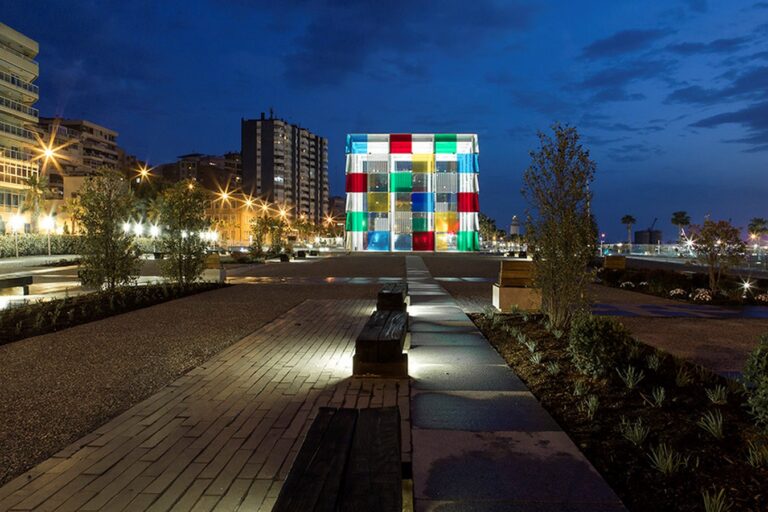 Revitalizing Malaga's Waterfront: The Transformation of De la Farola ...